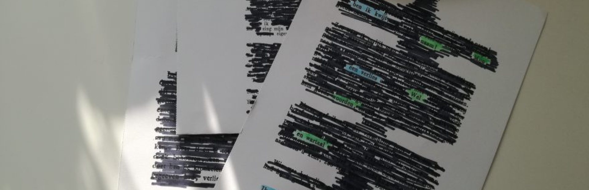 Black out poetry en six word stories 📖📕 | Synerkri